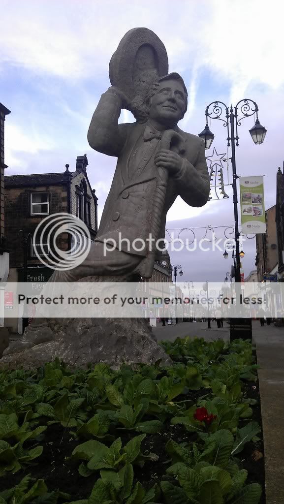 Ernie Wise vs Eric Morcambe and crap statues in general - Page 1 - The ...